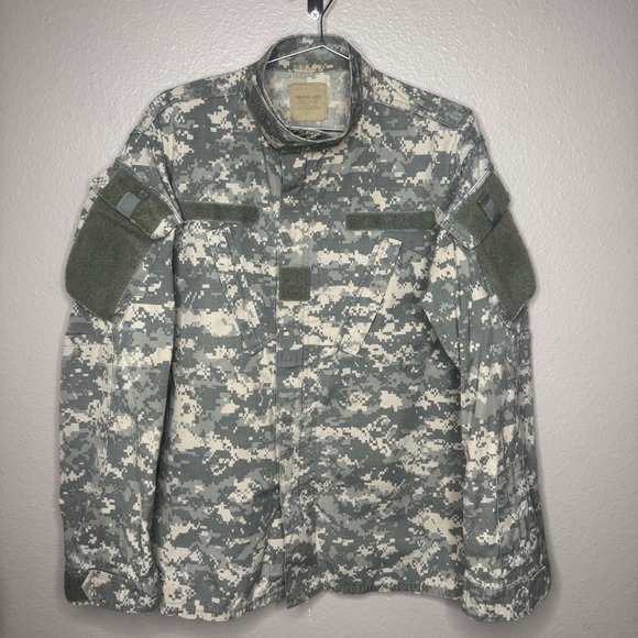 Jackets & Coats | Us Army Combat Uniform Jacket Medium Long Acu Digital ...